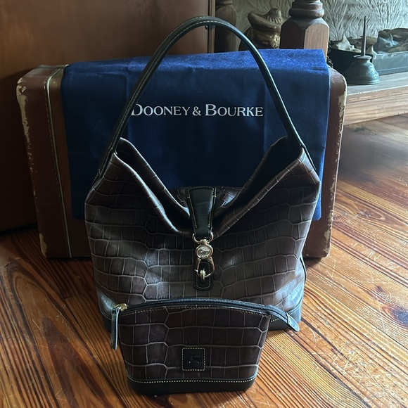 Dooney & Bourke | Bags | Dooney Bourke Logo Lock Sac | Poshmark